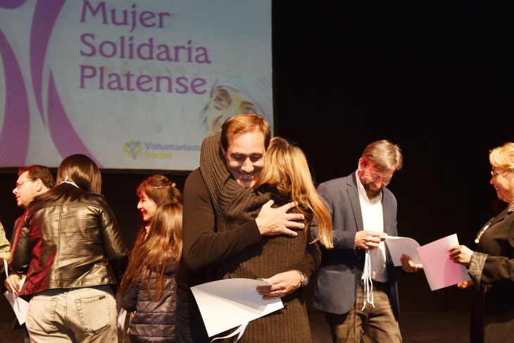 En La Plata distinguieron a más de 120 mujeres por su trabajo solidario ...
