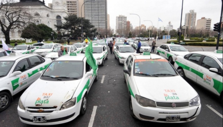 Taxistas de La Plata piden elevar la bajada de bandera diurna a los 260 ...