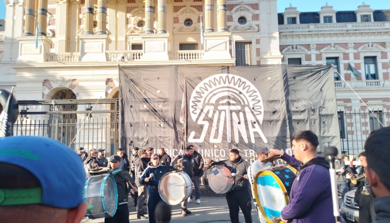 EL SUTNA se movilizó a La Plata para pedir una reunión a Kicillof por ...
