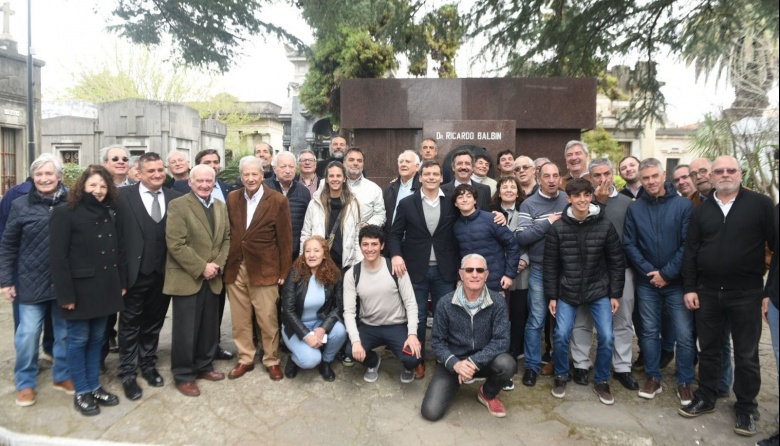 Dirigentes del radicalismo homenajearon en La Plata al histórico ...