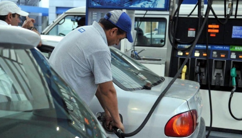 YPF volverá a subir el precio de la nafta y el gasoil - Info Blanco Sobre Negro